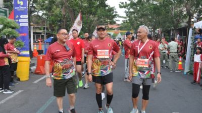 Semangat Merah Putih Warnai Smelting Fun Walk Fun Run 2025 - Dimensi | News